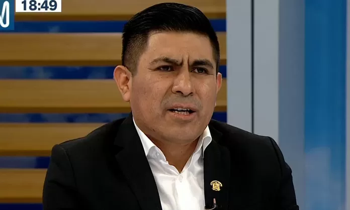 Alex Flores sobre el retorno de la bicameralidad: "No es el momento ...