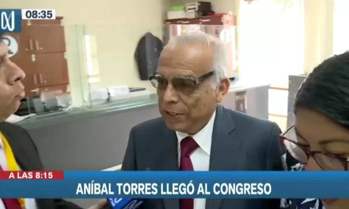 Aníbal Torres reaparece en el Congreso y evita preguntas de la prensa ...