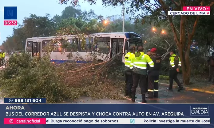 Bus del Corredor Azul se despista y choca con auto en el Cercado | Canal N