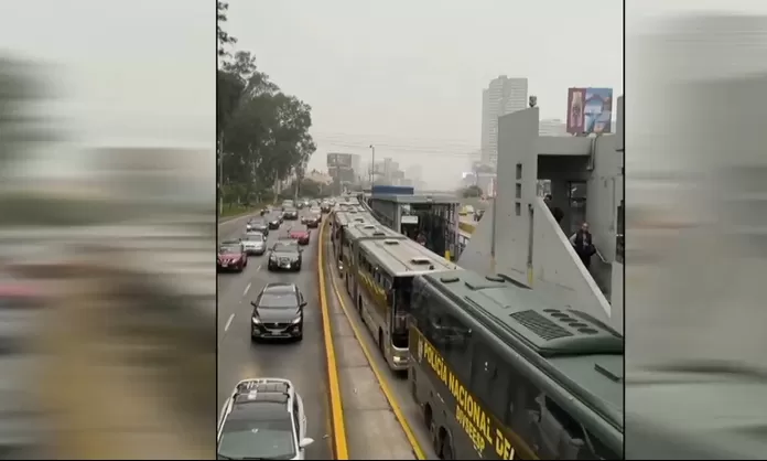 Bus de la PNP queda atascado en estación Javier Prado | Canal N