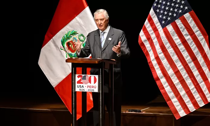 Carlos Pareja rechaza denuncia constitucional de Juntos por el Perú ...