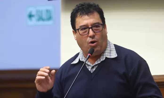 Congresista Edwin Martínez intentó interferir en desalojo | Canal N