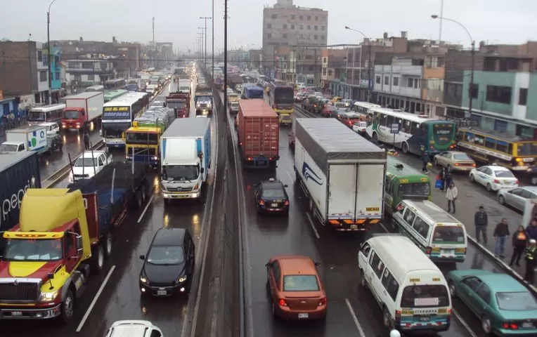 Crean algoritmo para combatir tráfico el vehicular de Lima | Canal N
