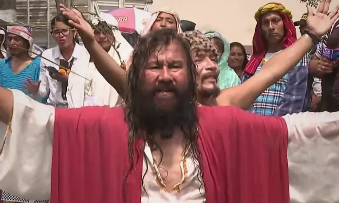 Cristo Cholo volvió a escenificar bautizo de Jesús en el Rímac | Canal N