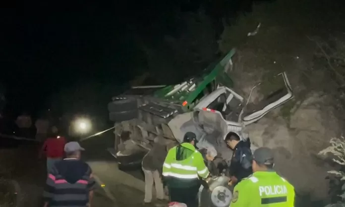 Accidente en Huarochirí: Volcadura de camión dejó dos víctimas y un herido | Canal N