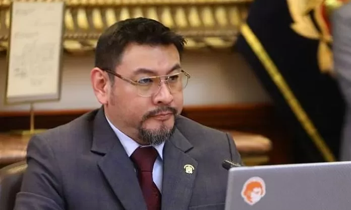 Luis Cordero Jon Tay renunció a Unidad y Diálogo Parlamentario por ...