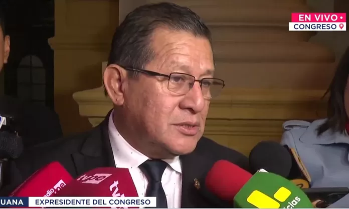 Salhuana pide a María Acuña aclarar proceso en Subcomisión | Canal N