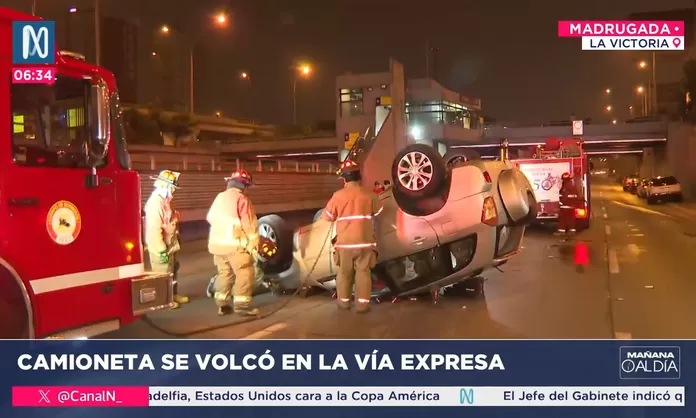 La Victoria: Camioneta quedó volcada en Vía Expresa | Canal N