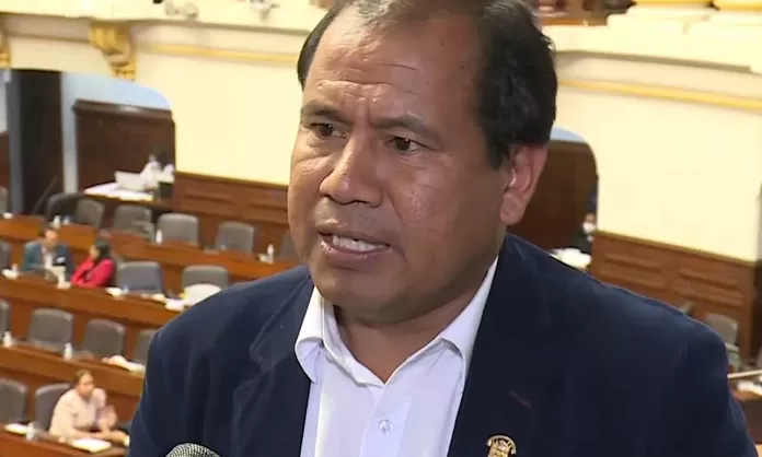 [VIDEO] Edgar Tello: Esto debe servir para que el presidente convoque a ...