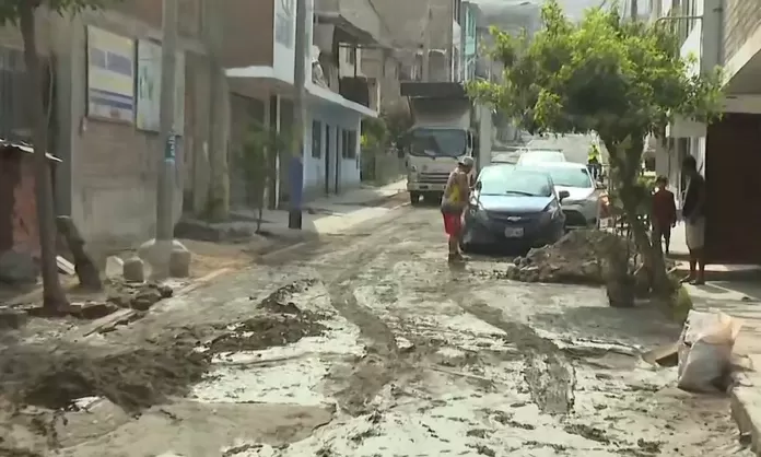 Villa María del Triunfo: Casas inundadas tras rotura de tubería | Canal N