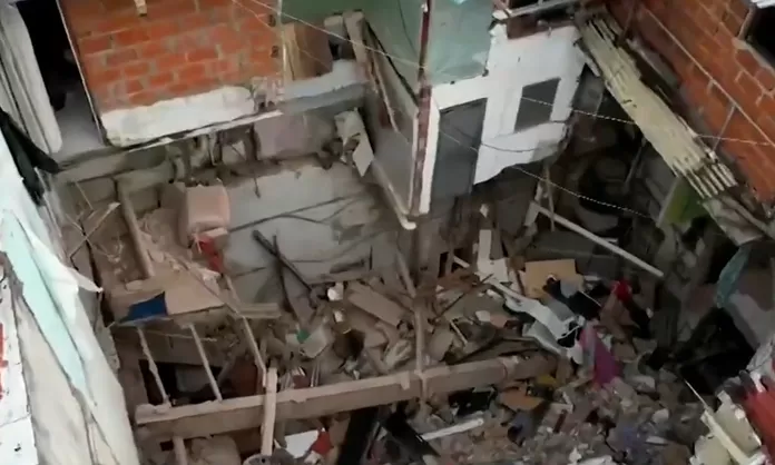 Argentina: Dos muertos tras derrumbe de casa donde vivían peruanos | Canal N