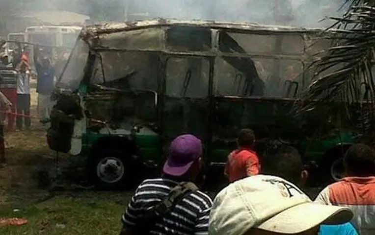 Colombia: al menos 31 niños muertos en incendio de autobús | Canal N