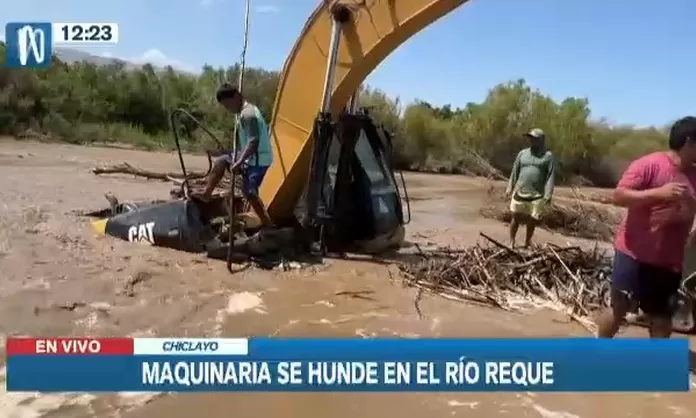 Chiclayo: Maquinaria pesada se hundió en el río Reque | Canal N