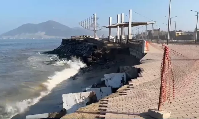Chimbote: Fuerte oleaje provocó colapso de un tramo de la Alameda La Costanera | Canal N