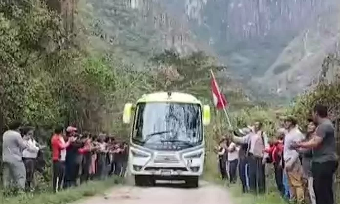 Machu Picchu: Perú Rail traslada buses de San Antonio de Torontoy | Canal N