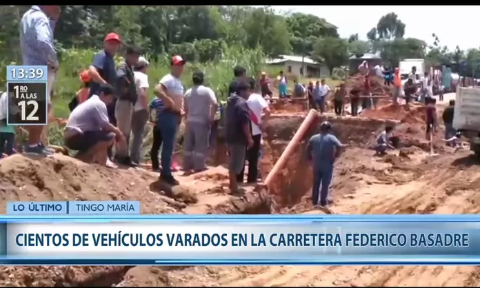 Tingo María: cientos de vehículos varados en carretera Federico Basadre ...